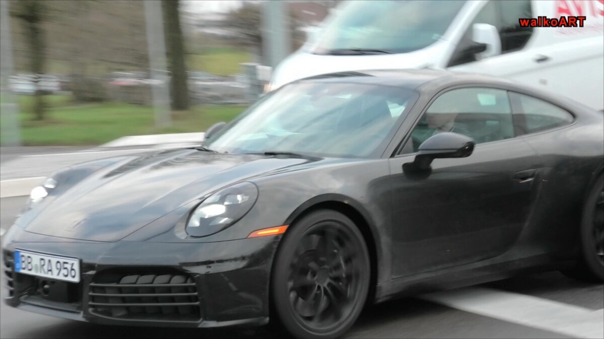 Porsche 911 2024: ecco cosa ha rivelato l’ultimo prototipo [VIDEO SPIA]
