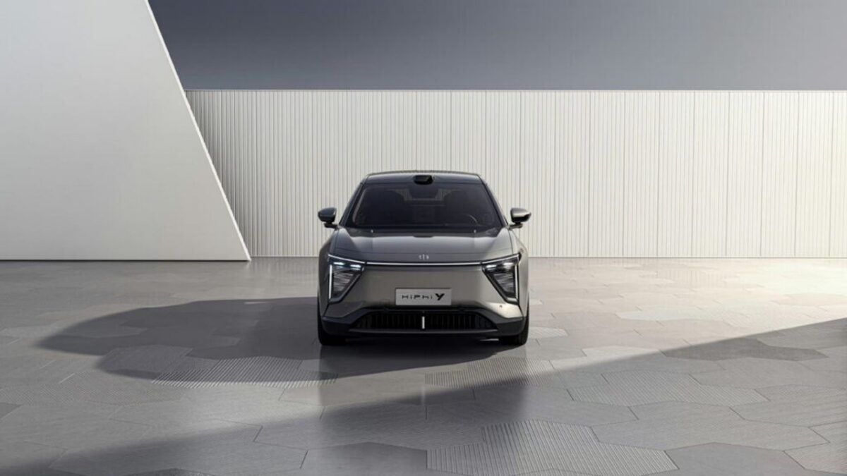HiPhi Y: debutta il nuovo crossover elettrico con 810 km di autonomia [FOTO]