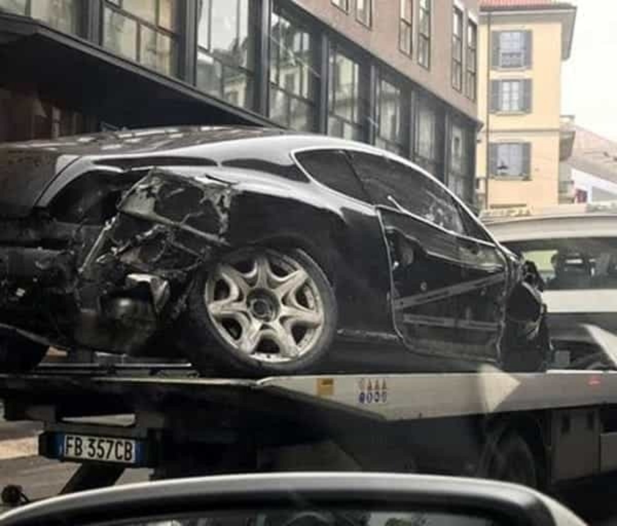 Porsche e Mercedes Classe E distrutte: brutto incidente questa mattina ...