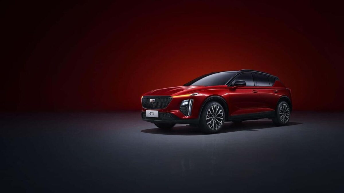 Cadillac GT4: debutta ufficialmente un nuovo SUV coupé compatto [FOTO]