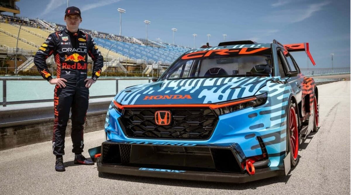 Max Verstappen guida la Honda CR-V Hybrid Racer da 800 cavalli [VIDEO]