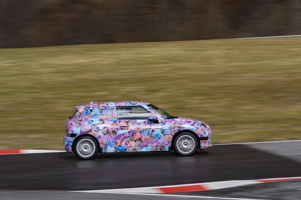 Mini Cooper Electric: svelate nuove informazioni ufficiali [FOTO]