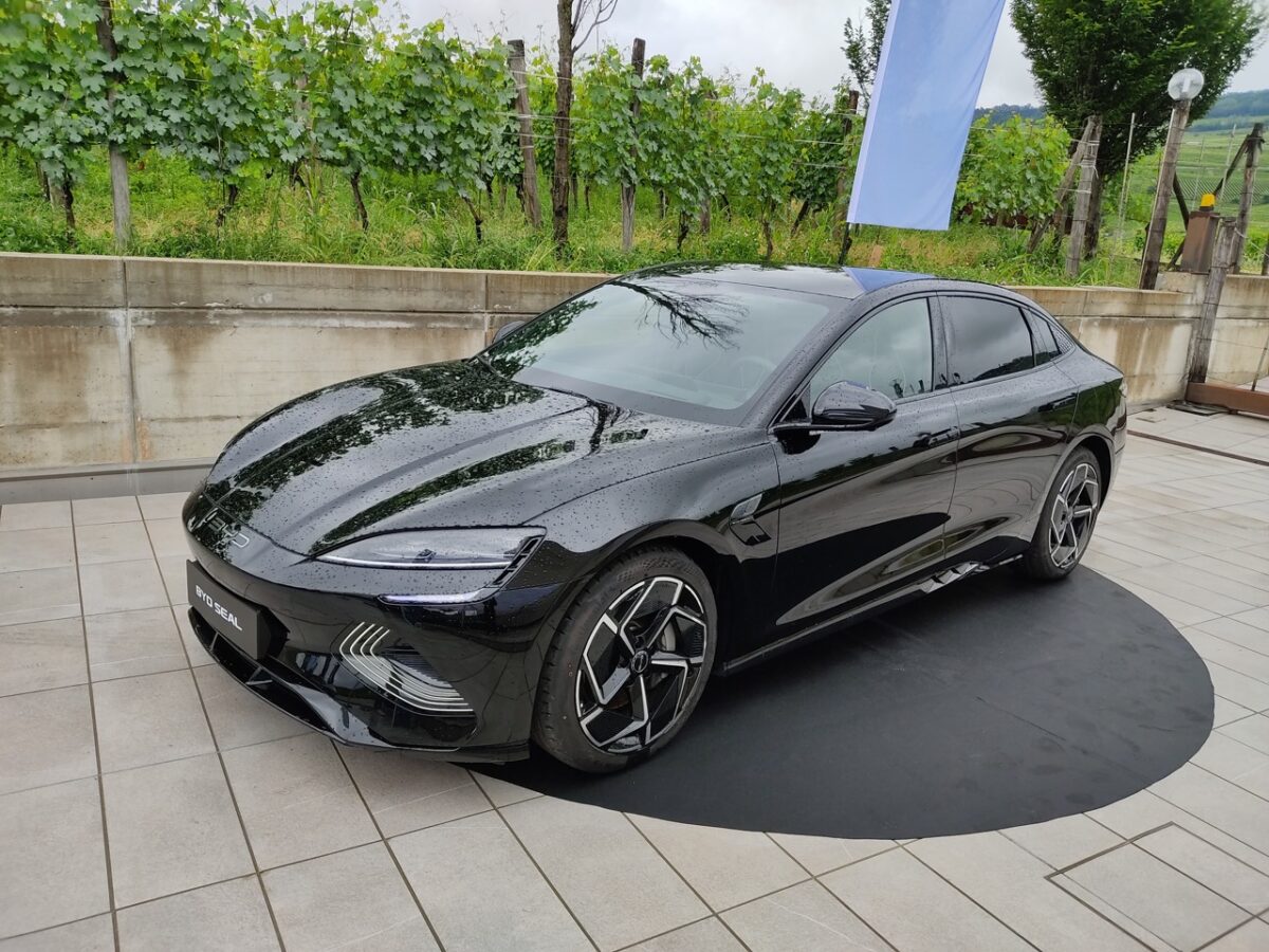 BYD: il marchio cinese sbarca in Italia, in gamma due modelli [FOTO]