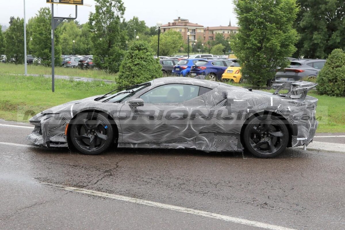 La nuova Ferrari SF90 LM 2023: la hypercar estrema di Maranello