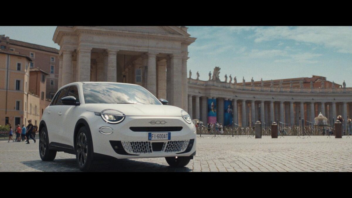 Fiat 600e: il nuovo crossover elettrico debutta in anteprima [VIDEO TEASER]