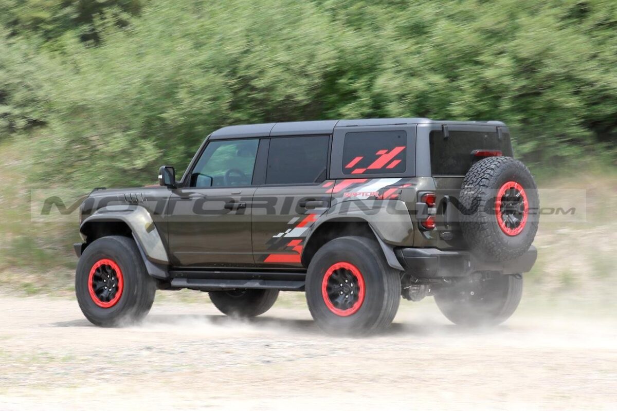 Ford Bronco Raptor 2024: primi test su strada per la nuova versione ...