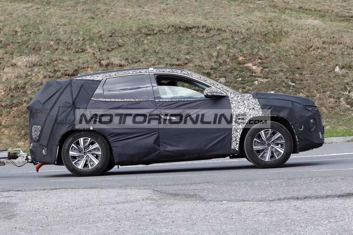 Hyundai Tucson 2024: il facelift si mostra su strada [FOTO SPIA]