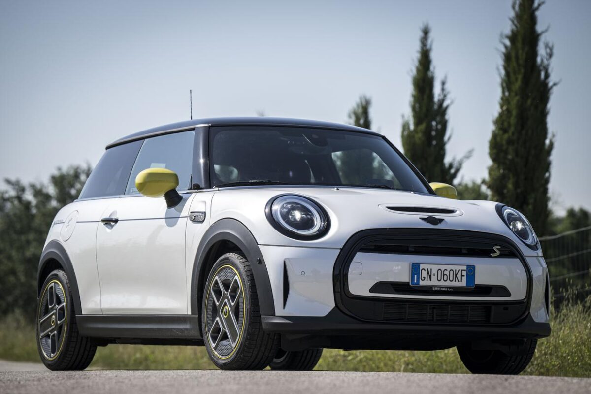 Mini Full Electric Elettrifigata: la Cooper SE diventa più esclusiva ...
