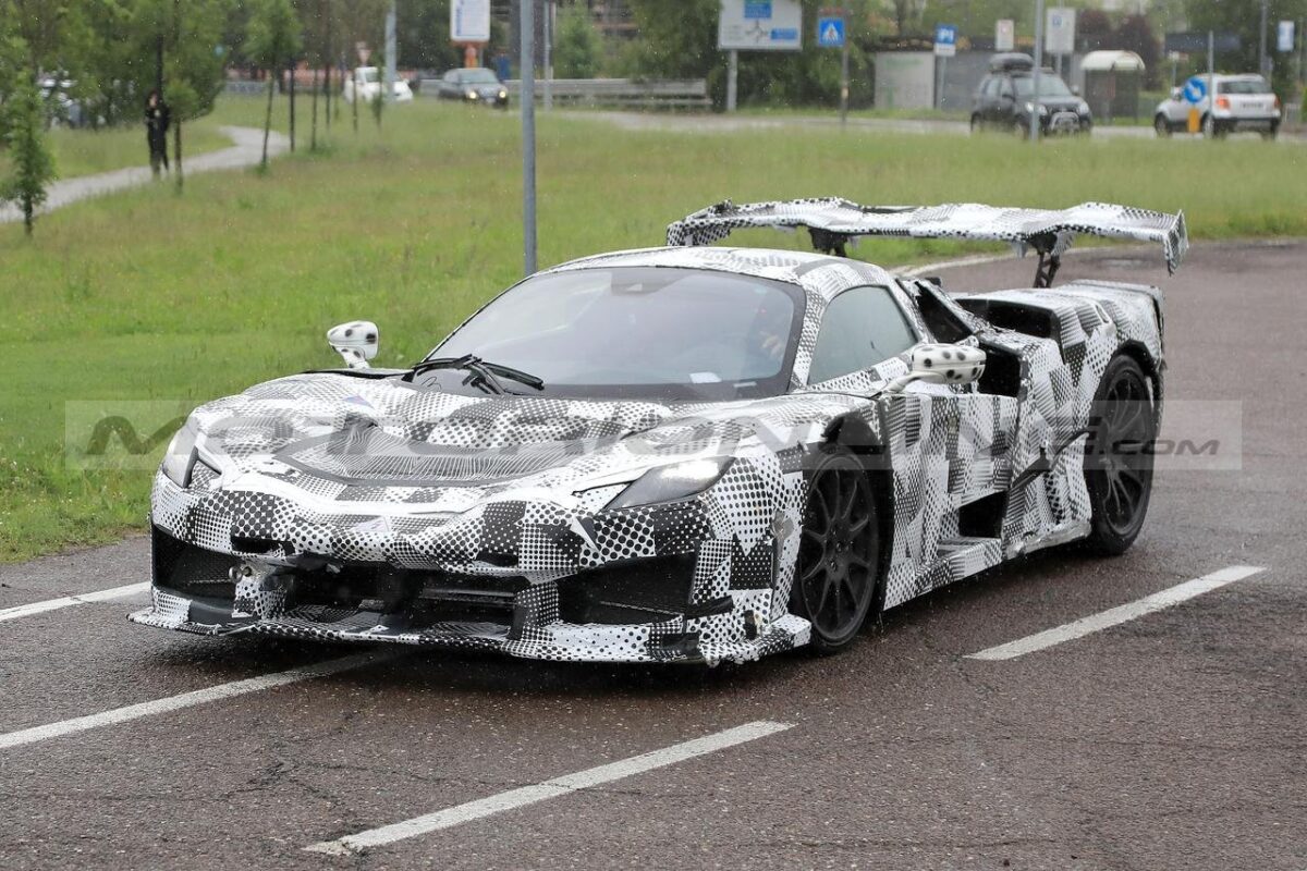 Ferrari F250: proseguono i test su strada della nuova hypercar [FOTO SPIA]