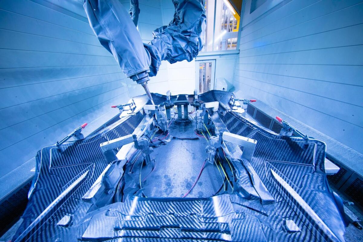 Lamborghini Revuelto: la nuova supercar è già sold out per oltre due ...