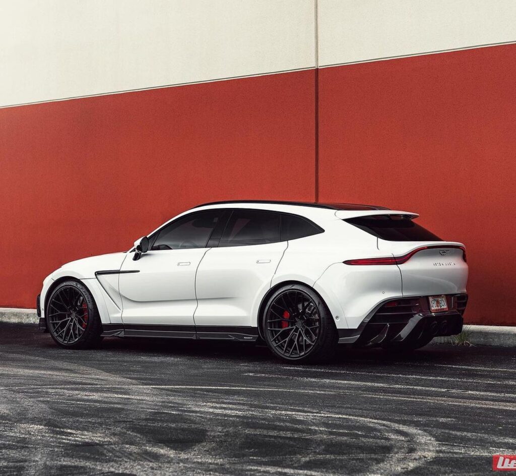 Aston Martin DBX: Mansory lo trasforma in un crossover sportivo [FOTO]