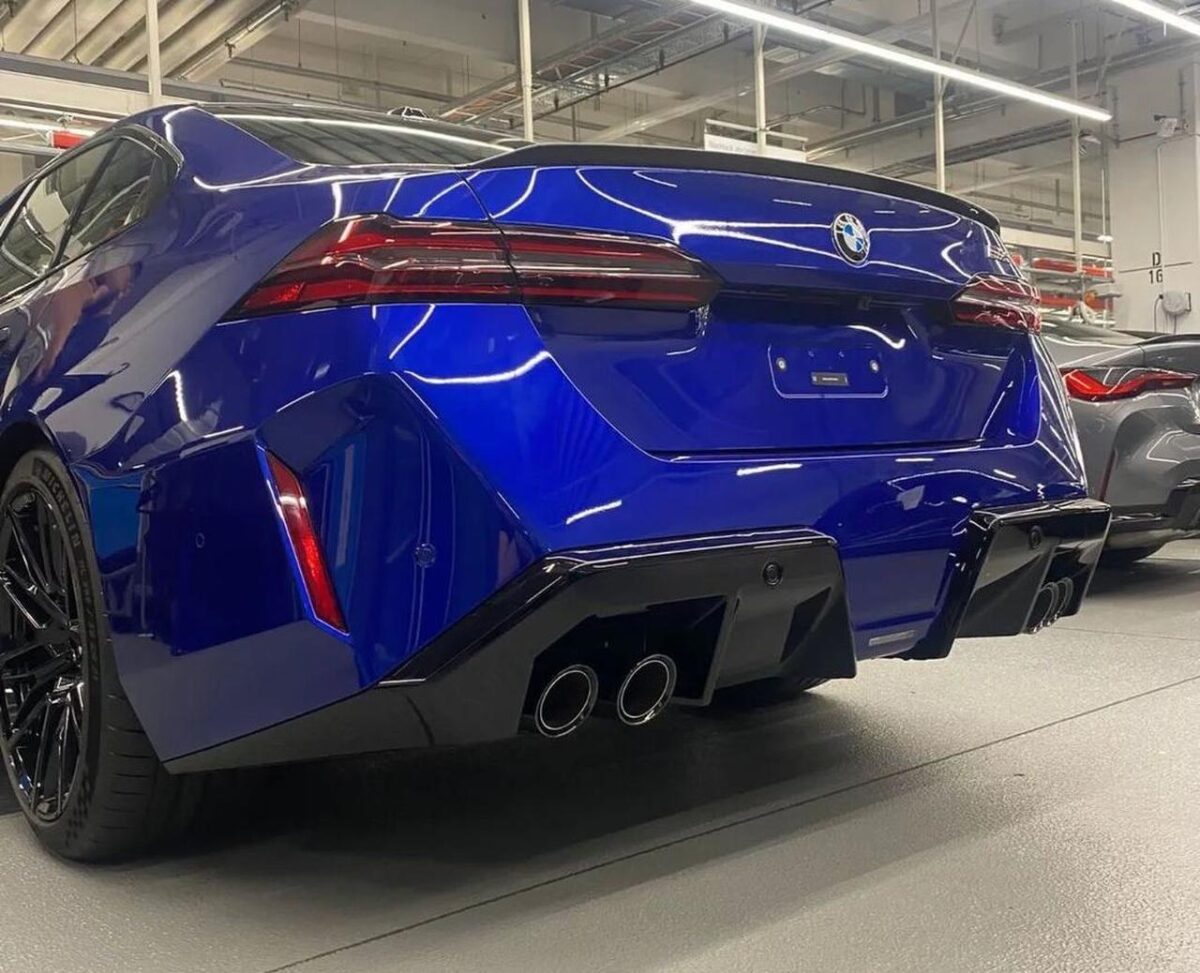BMW M5 2025: ecco il posteriore in tutto il suo splendore [FOTO SPIA]