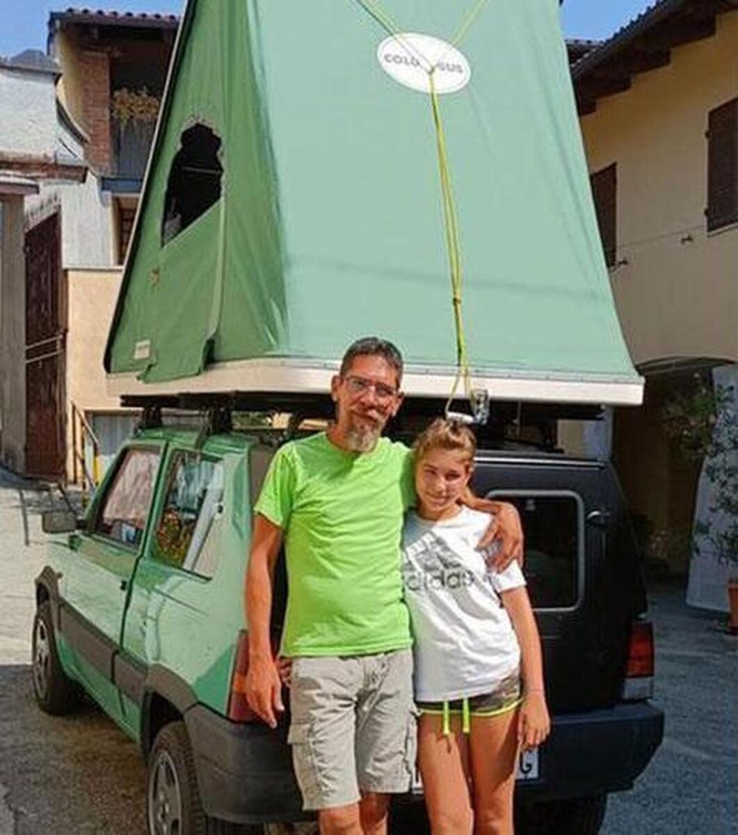Fiat Panda trasformata in un mini camper con tanto di tenda [FOTO]