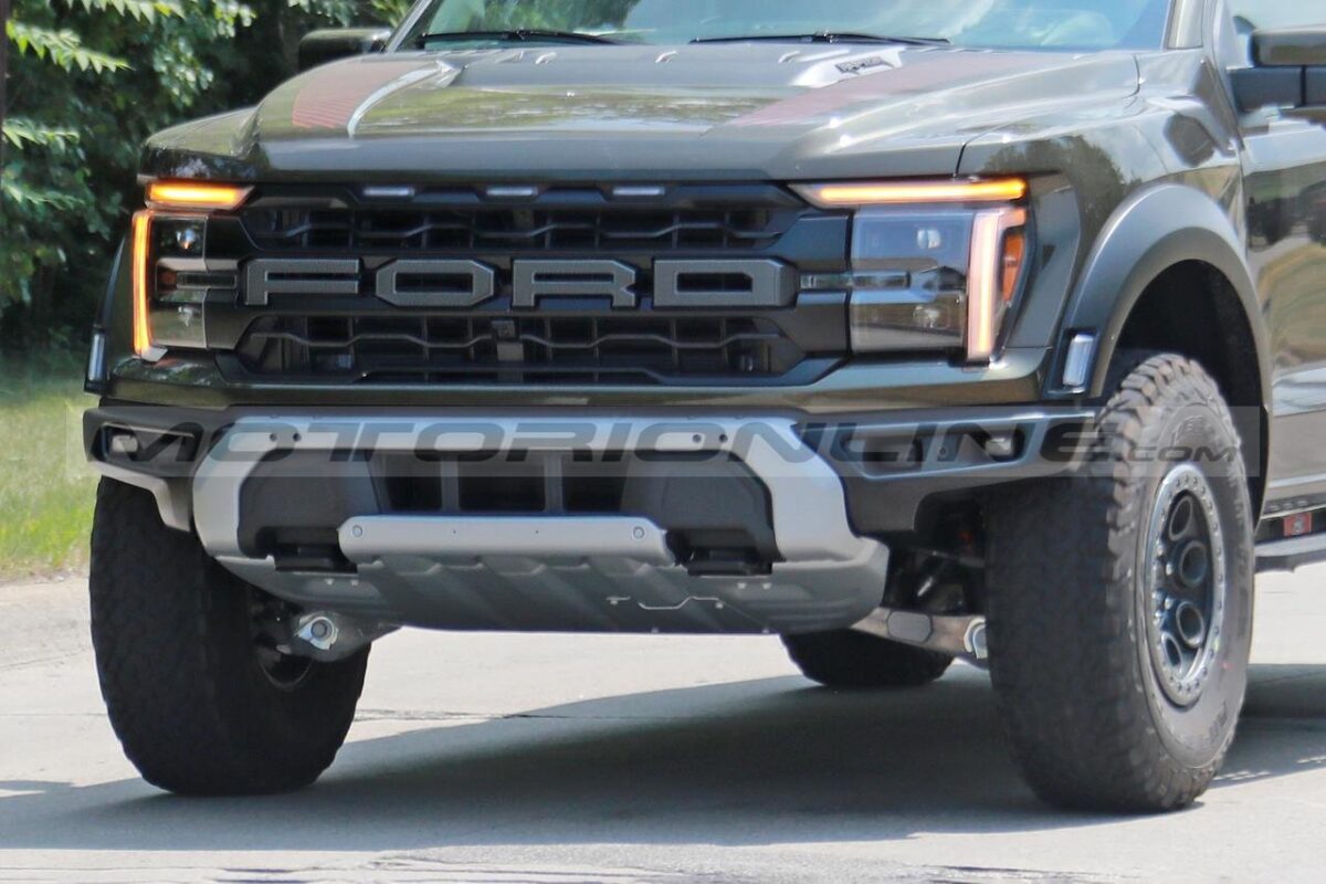 Ford F-150 Raptor 2024: ancora prove su strada per il nuovo restyling ...