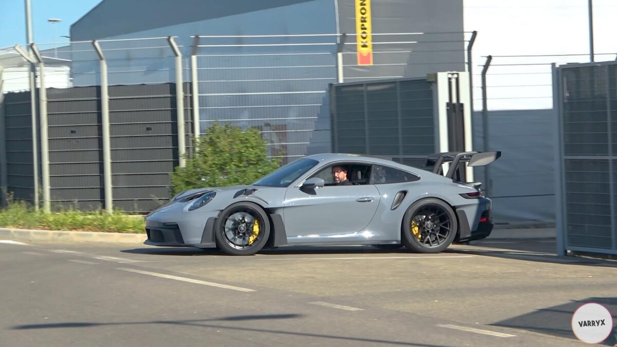Lamborghini testa una Porsche 911 GT3 RS dentro e fuori il suo ...