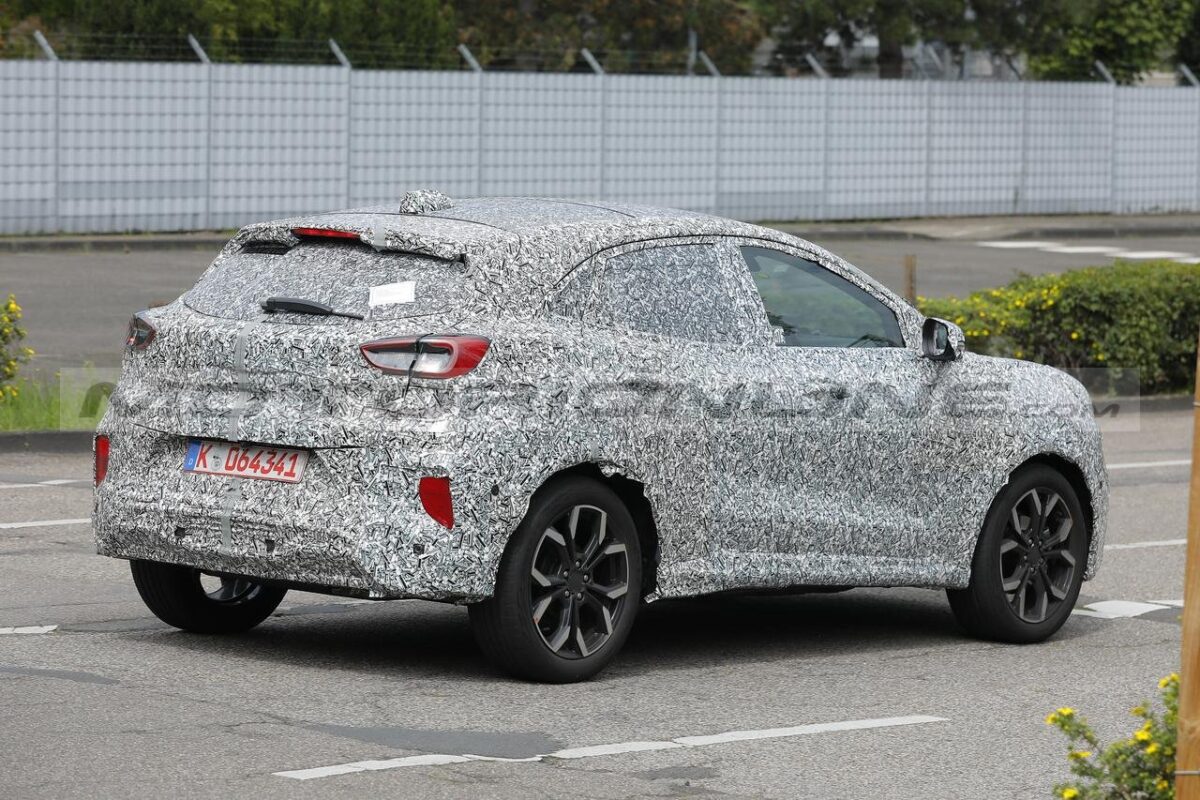 Ford Puma 2024: test in Germania per il nuovo restyling [FOTO SPIA]