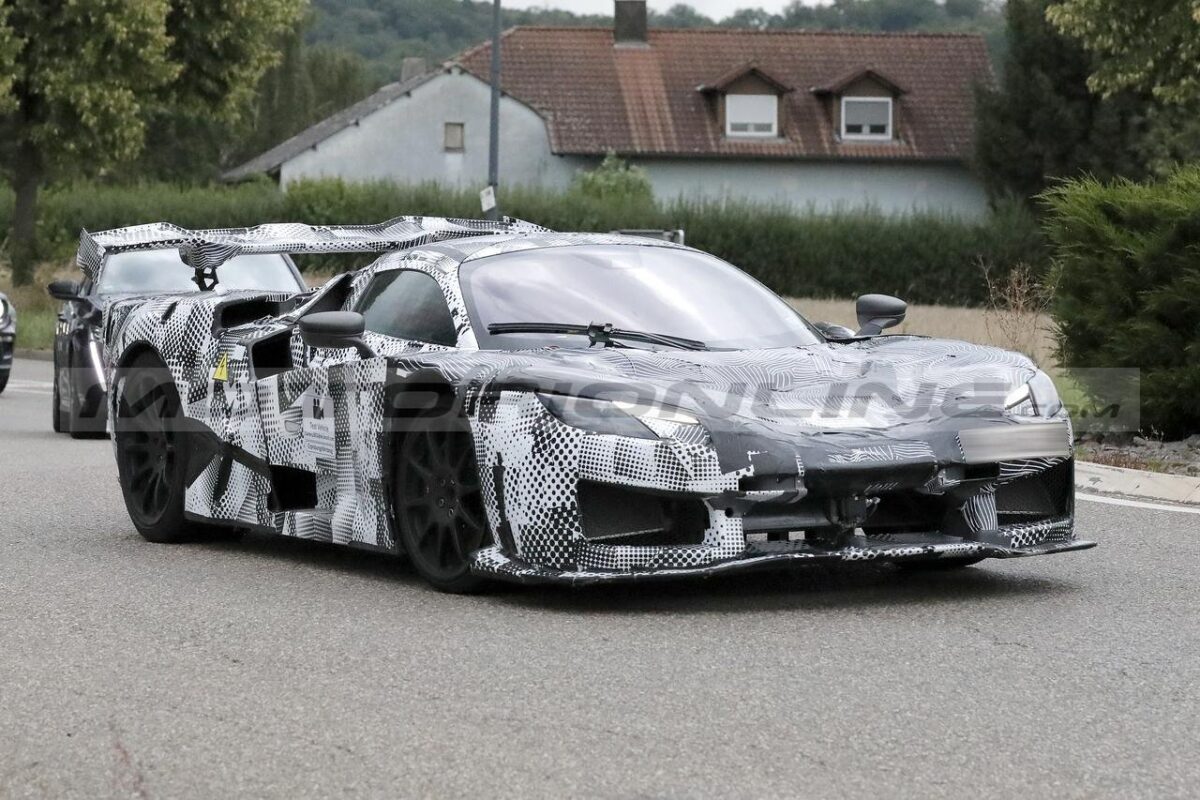 Ferrari F250: la nuova hypercar sulle strade della Germania [FOTO SPIA]