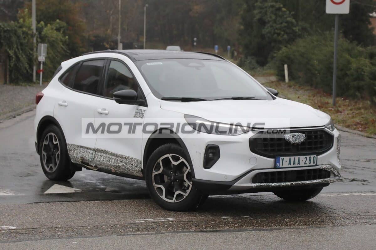 Ford Kuga 2024: il facelift è in arrivo anche in Europa [FOTO SPIA]