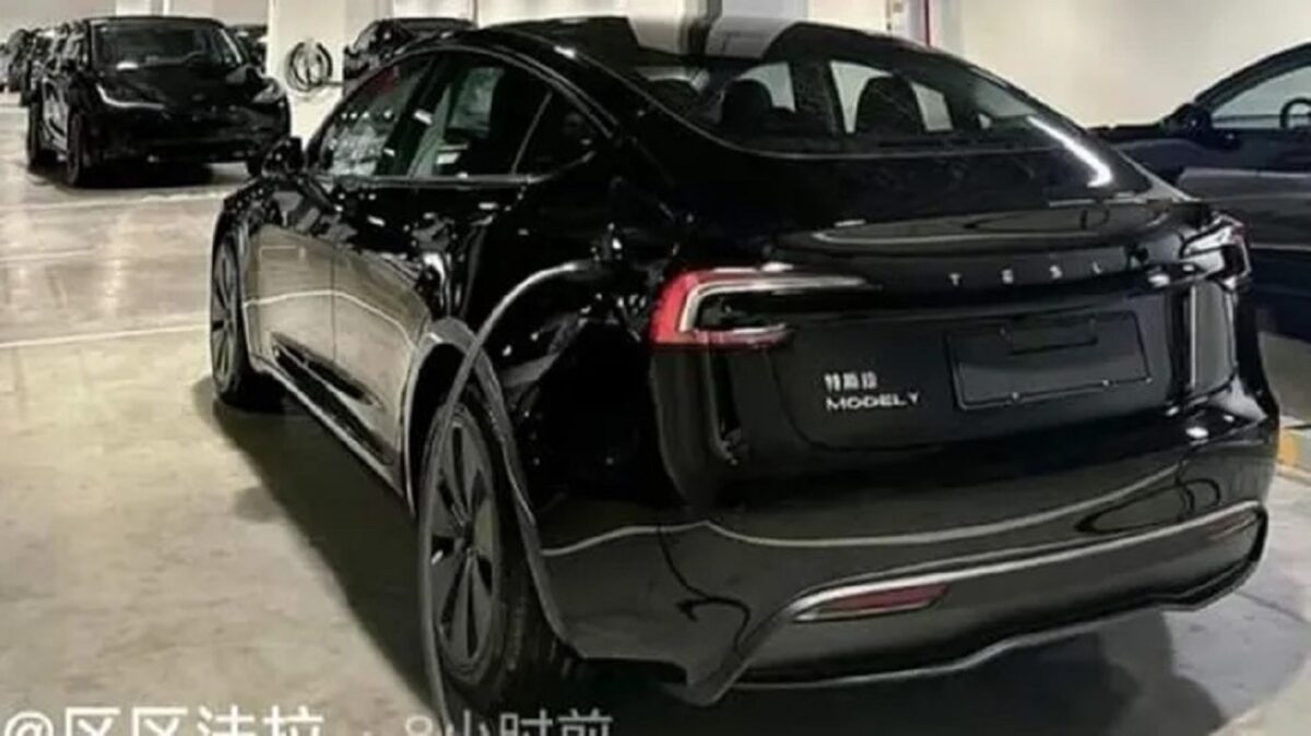 Tesla Model Y restyling: trapelate le prime immagini sul web [FOTO LEAKED]