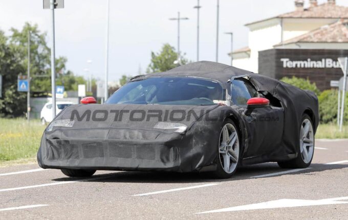 Ferrari SF100: test in strada per la nuova supercar [FOTO SPIA]