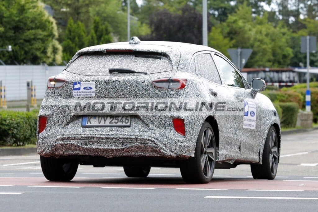 Ford Puma 2025: in arrivo la versione 100% elettrica [FOTO SPIA]
