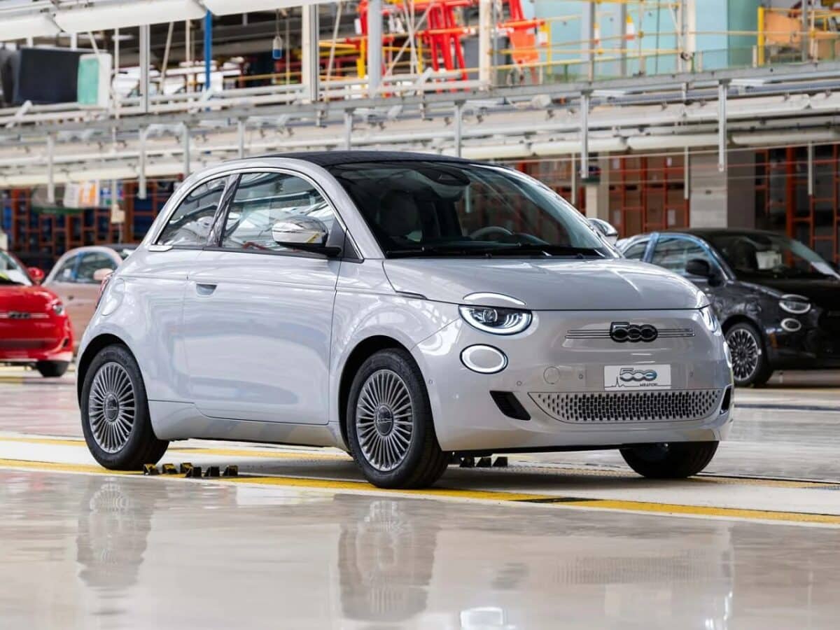 Stellantis ferma la produzione di Fiat 500e a Mirafiori: non ci sono ordini