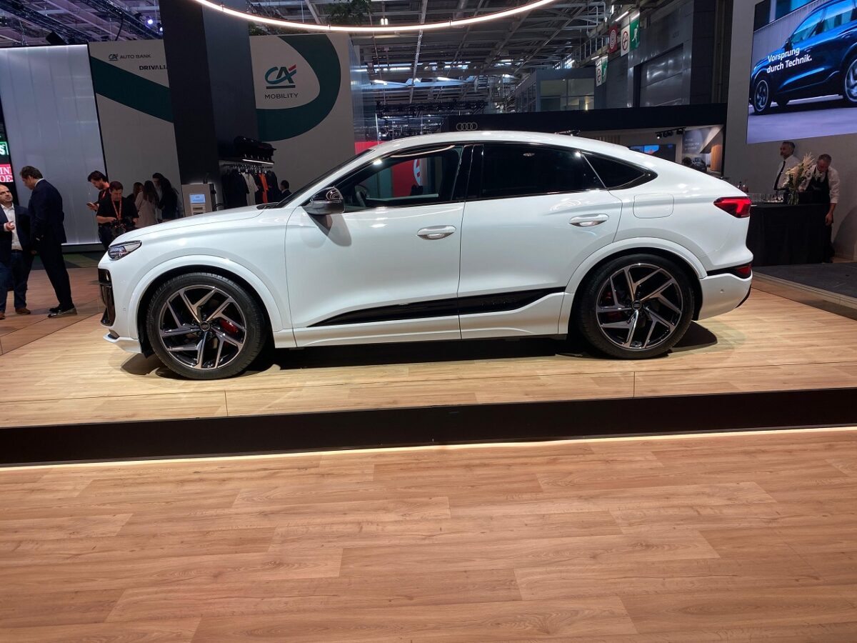Audi Q6 Sportback e-tron: dal vivo al Salone di Parigi 2024 [FOTO LIVE]