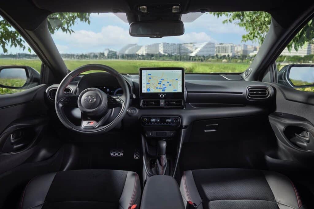 Toyota Yaris 2025: si aggiorna la versione GR Sport [FOTO]