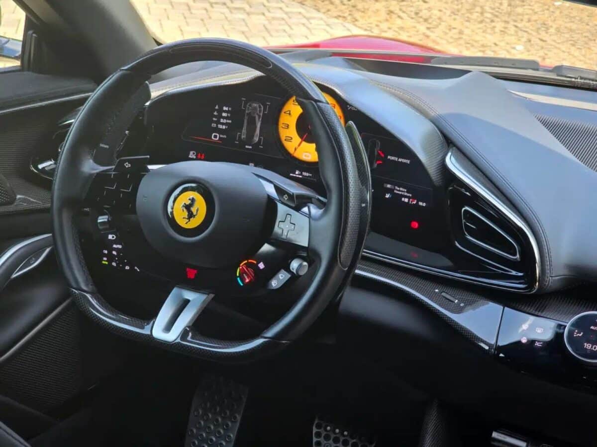 Ferrari Purosangue 2024: prezzo, foto, dimensioni, interni