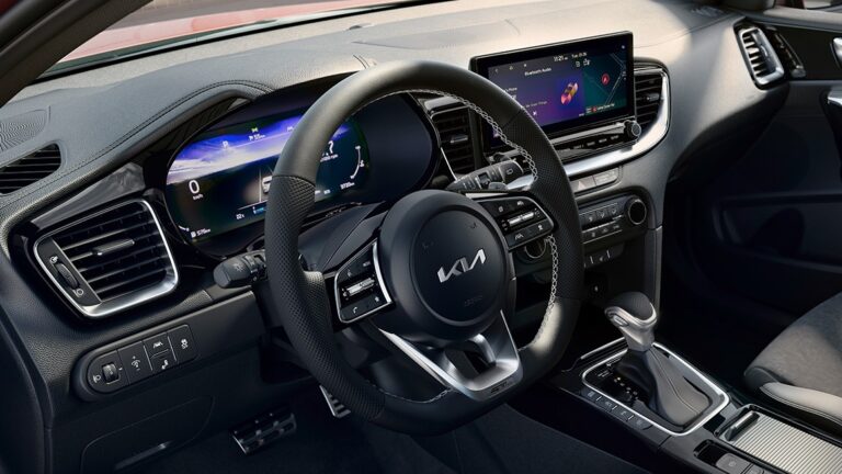 KIA Ceed Sportswagon 2025: foto, prezzo, interni, dimensioni