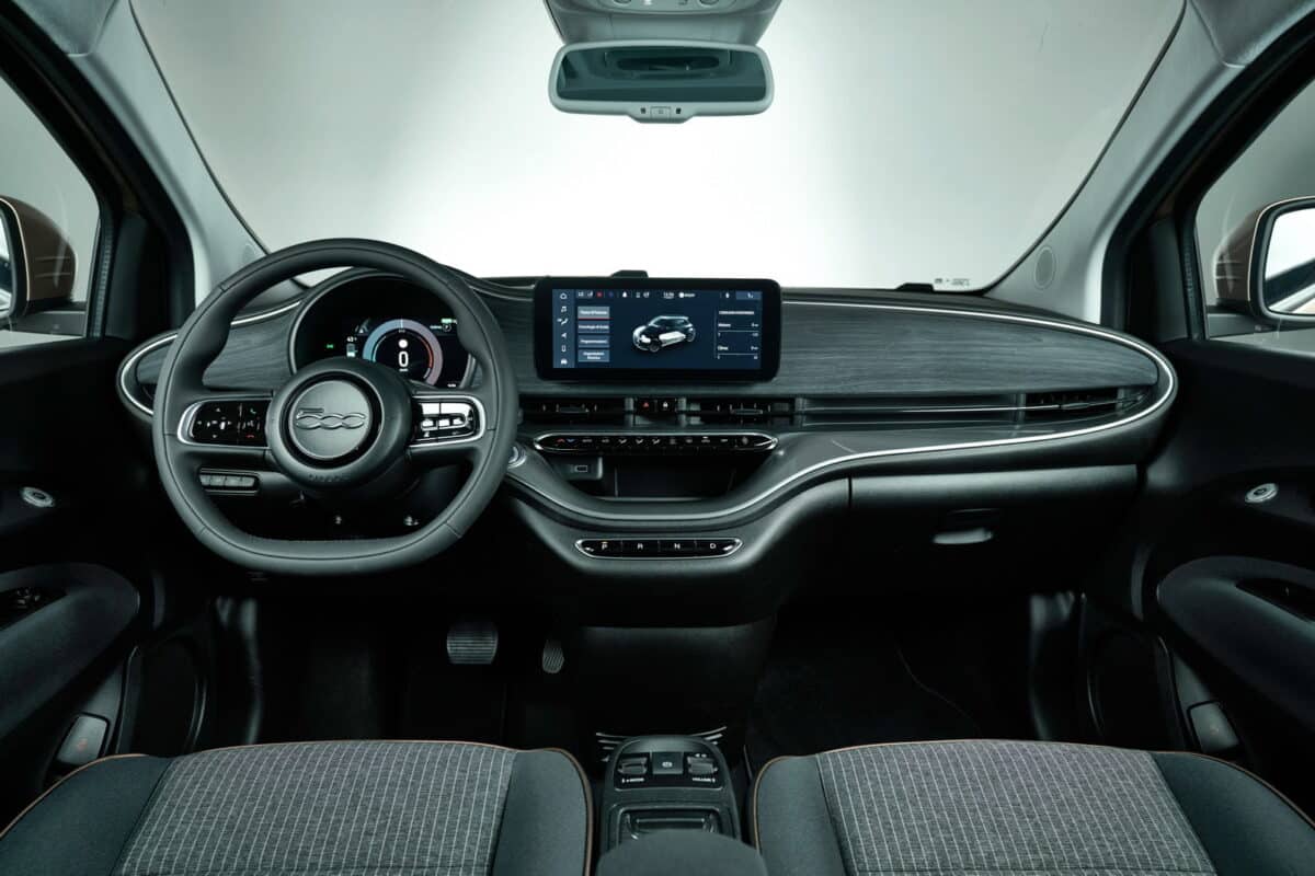 Fiat 500e 2025: foto, prezzo, dimensioni, allestimenti