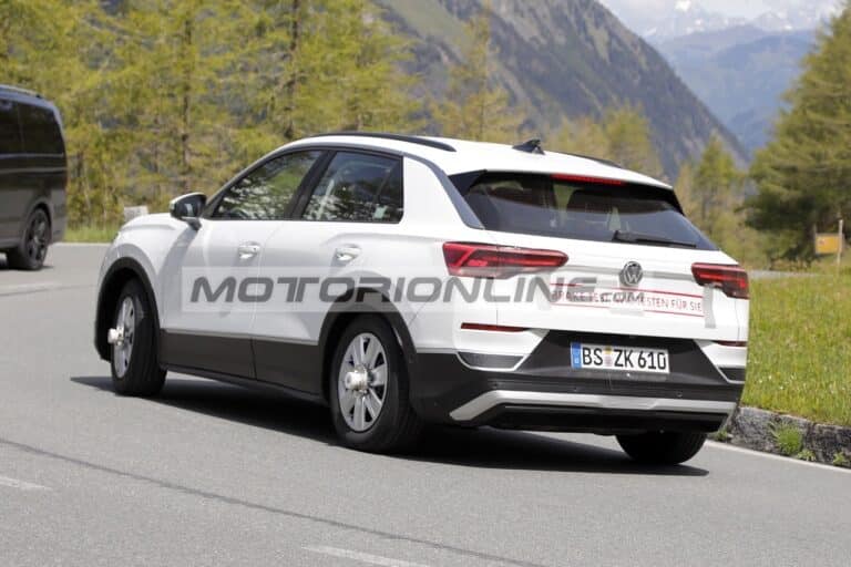 Volkswagen T-Roc 2026: si avvicina la nuova generazione [FOTO SPIA]