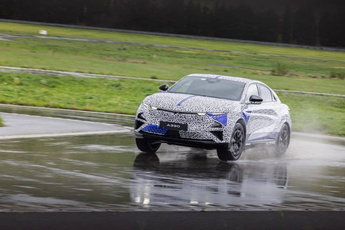 Alpine A390: ultimi test in pista a Ladoux, prima del debutto [FOTO]