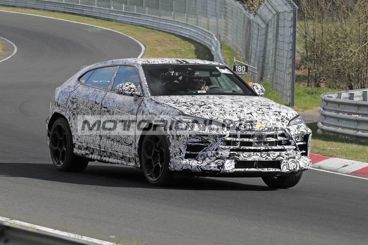 Lamborghini Urus 2026: in arrivo un nuovo restyling [FOTO SPIA]