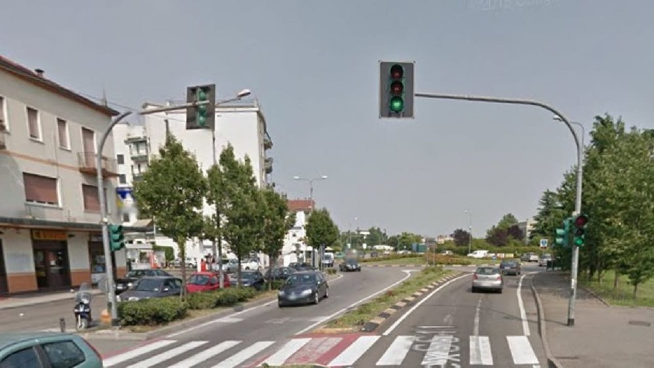 Milano: in arrivo un nuovo semaforo con telecamera per multare chi ...