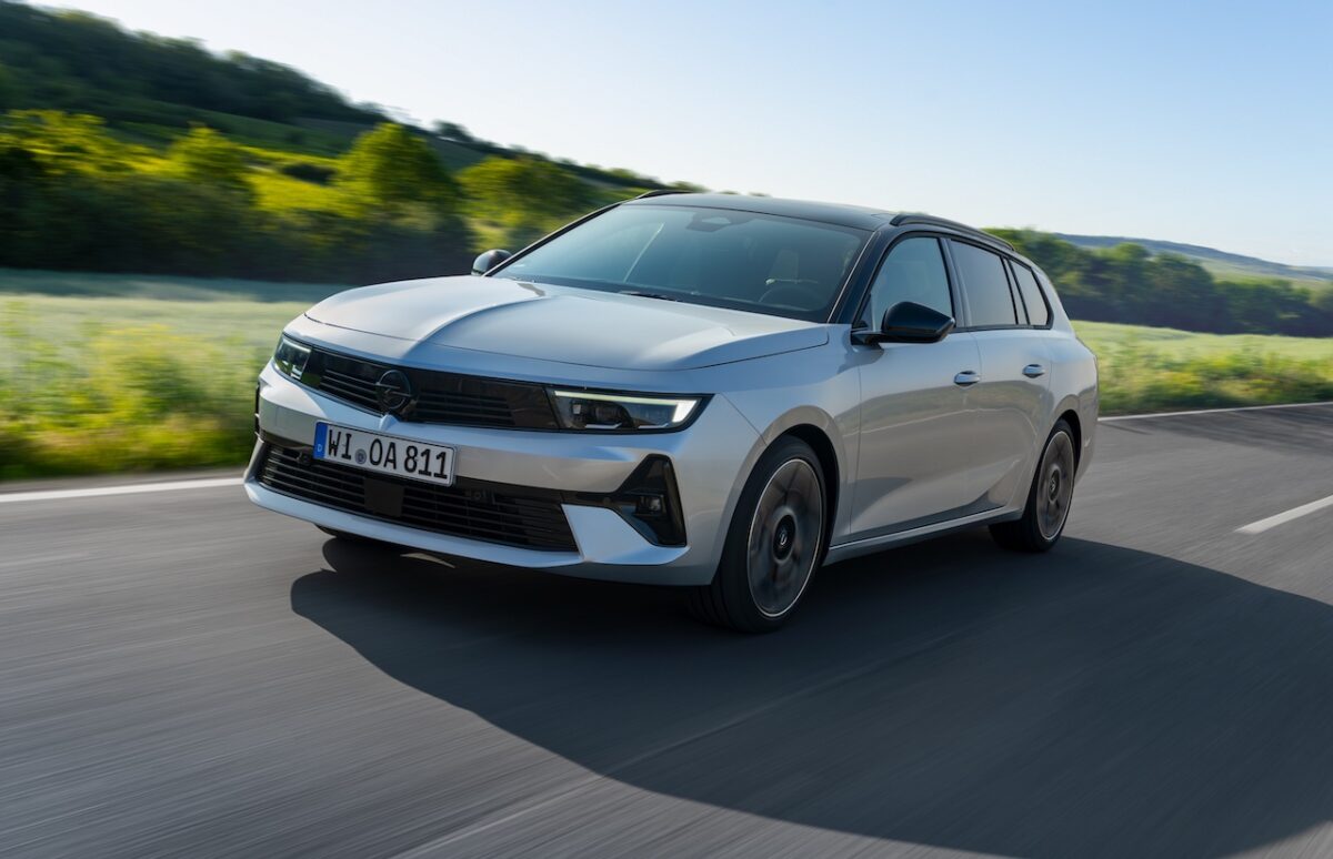 Opel Astra Sports Tourer Hybrid: più di 1.200 km senza rifornimento