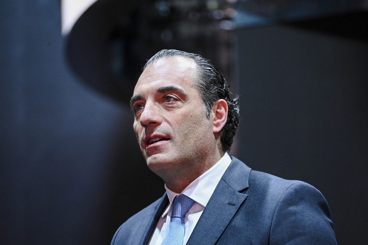 Antonio Filosa chiede all’Europa nuove regole sulle emissioni e una strategia industriale più ...