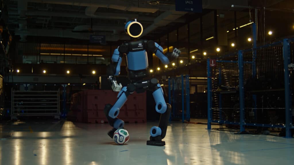 Hyundai “School of Football”: così il robot Atlas di Boston Dynamics ...