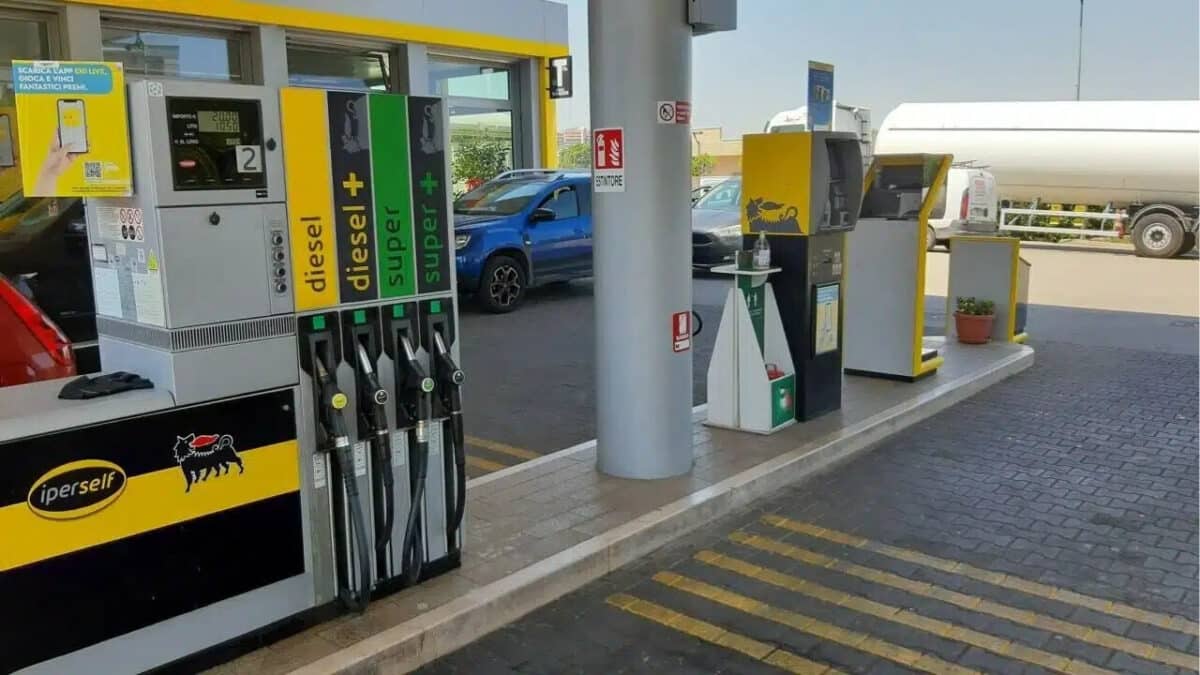 Prezzi benzina: il diesel sotto i 2 euro/litro, ma può durare poco